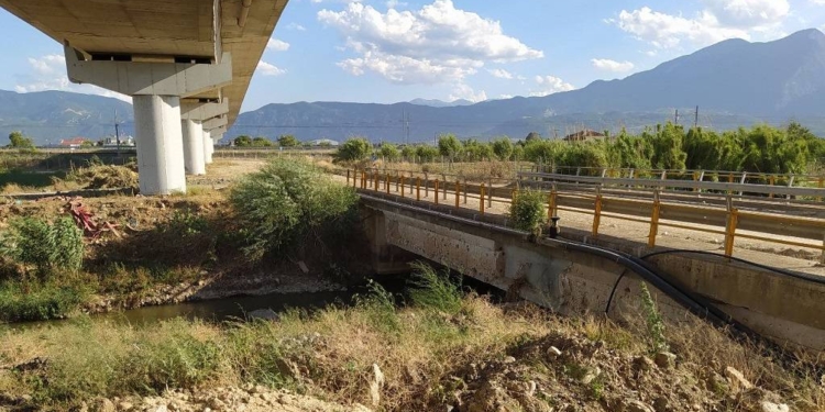 Αντικατάσταση γέφυρας για την αντιπλημμυρική προστασία του Κόμματος και ...