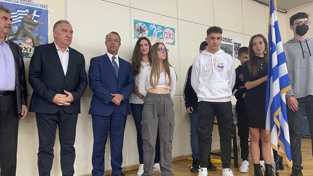 Απονομή «Μουστάκειων Βραβείων» στους αριστούχους μαθητές του 3ου Γ Λ ...
