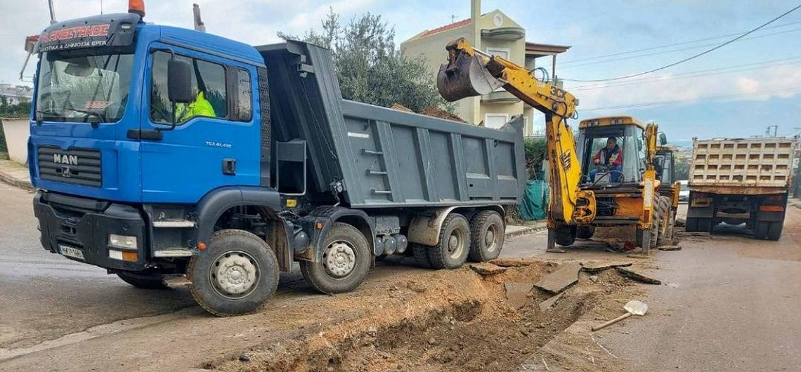 Εργασίες αποκατάστασης του οδοστρώματος στην οδό Αγ. Νικολάου στον Άγ ...