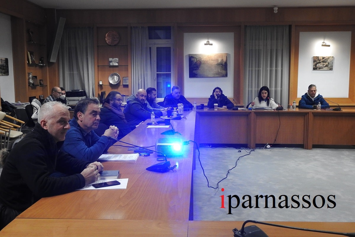 Περί ου ο λόγος των αναρτήσεων του επικεφαλής παράταξης και του ...